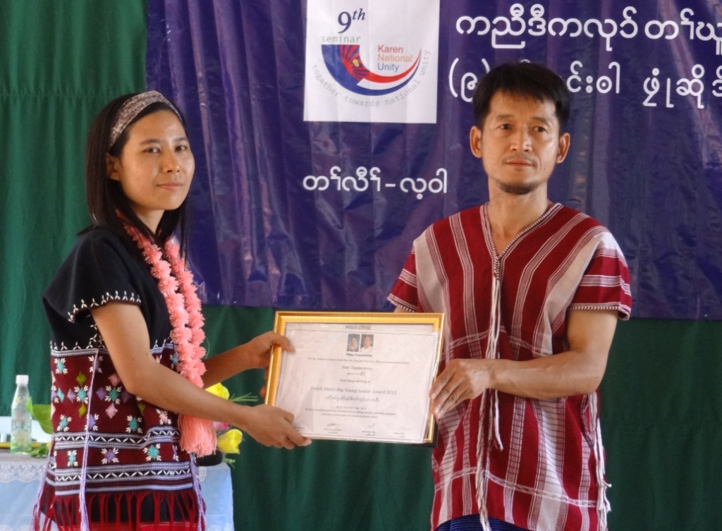 ေသာသီခို: 2012 Padoh Mahn Sha Young Leader Award Goes To Nant Thandar Aung