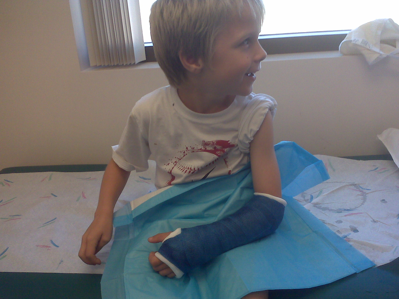 Momsdontwearcapes: Sports Kids and Broken Bones