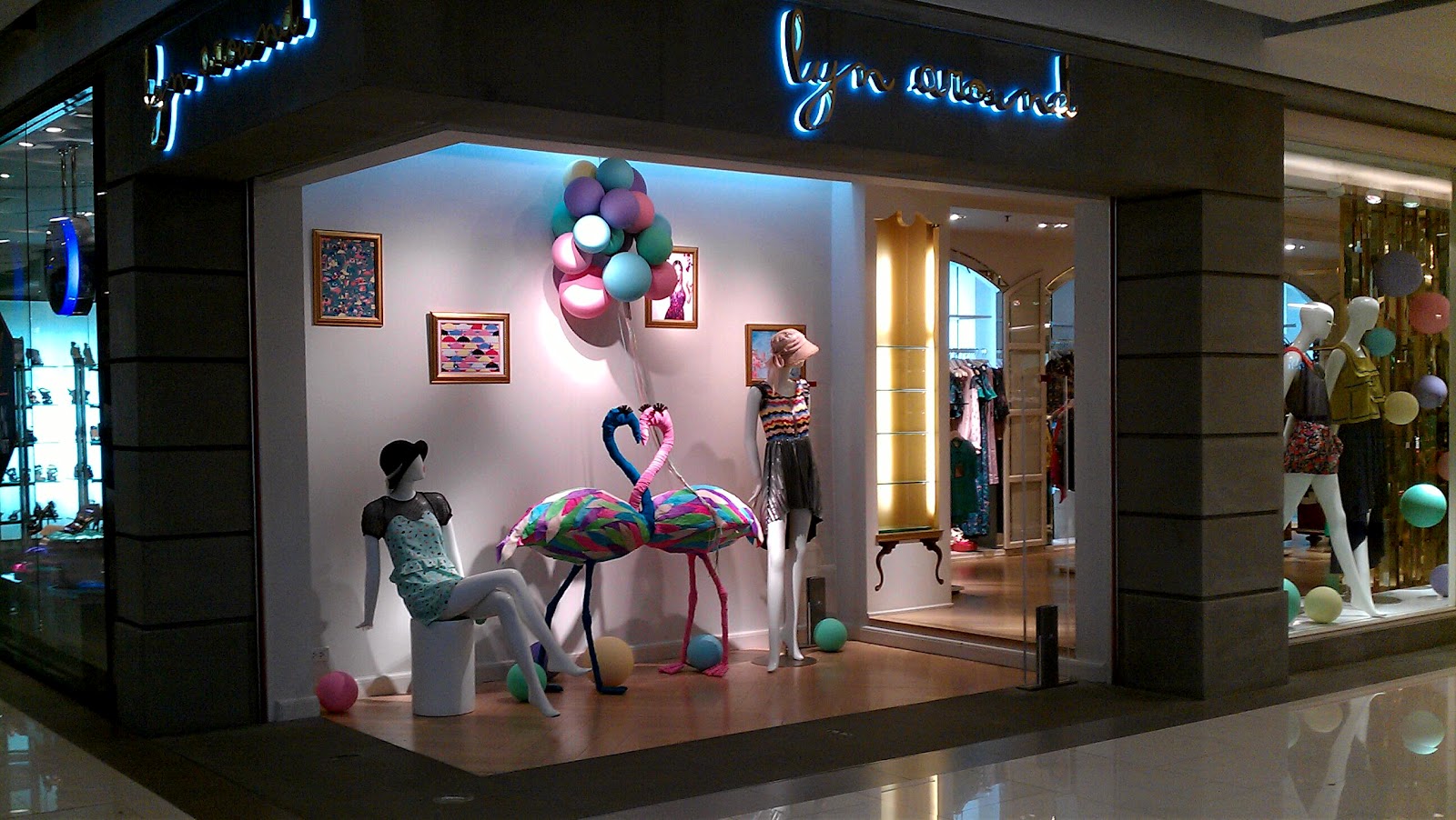 Lyn around @ Central world Bangkok