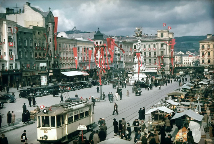 The Mirror: Rare Colorful Photos of Hitler
