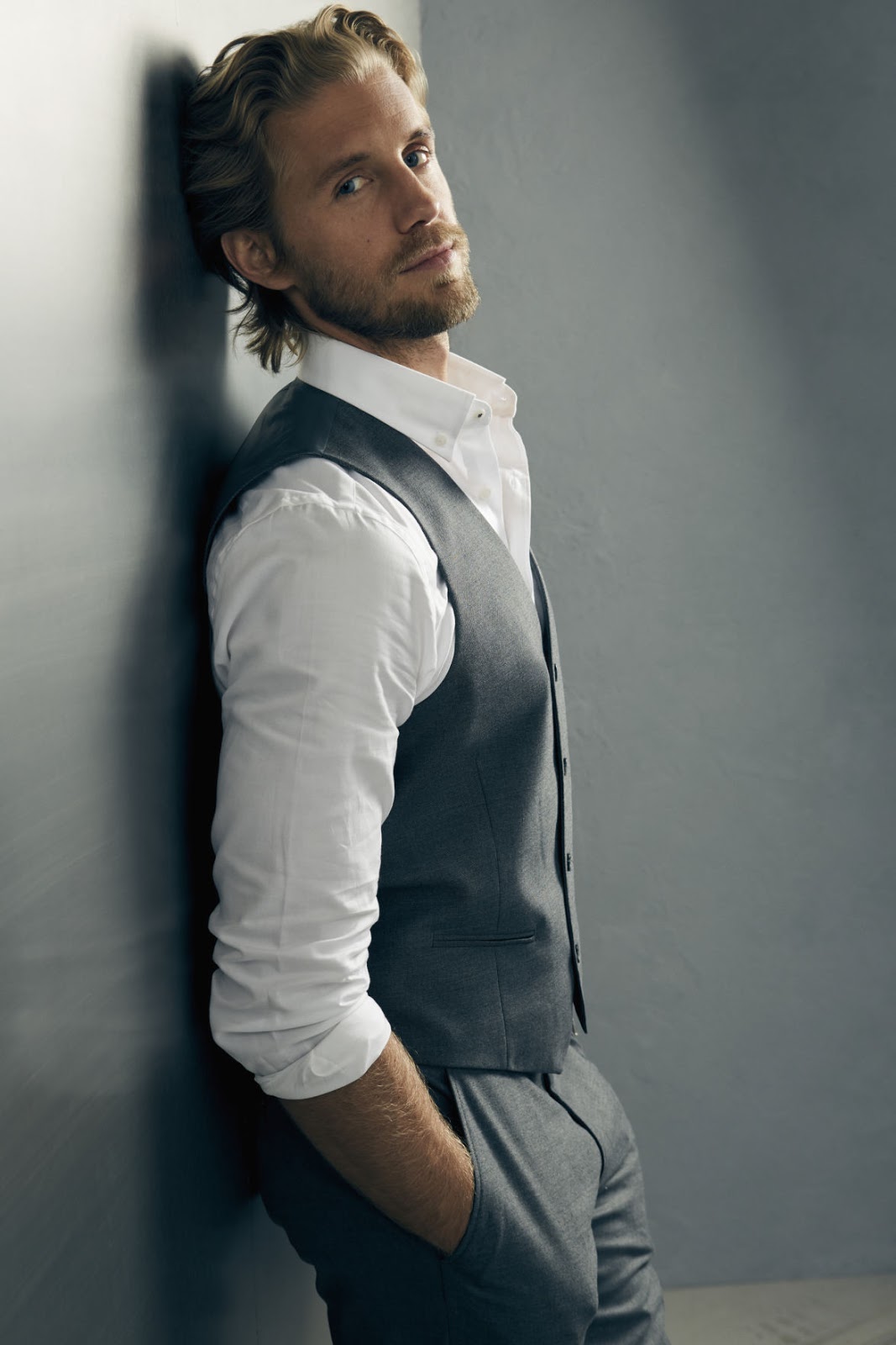 Christina Ochoa & Matt Barr // Promotional photoshoot for Valor [Season ...