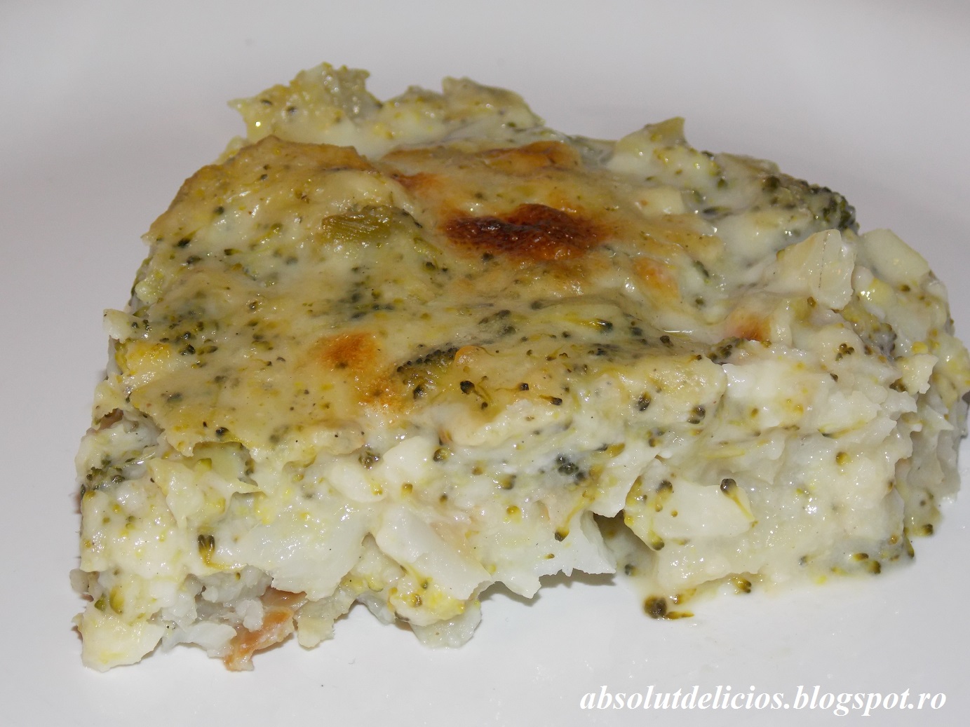 Absolut Delicios: FISH FILLET WITH BECHAMEL SAUCE AND BROCCOLI