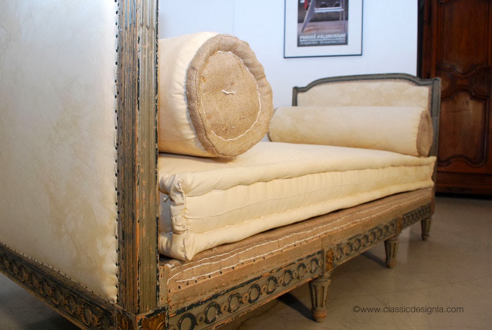 classic design: Louis XVI Daybed