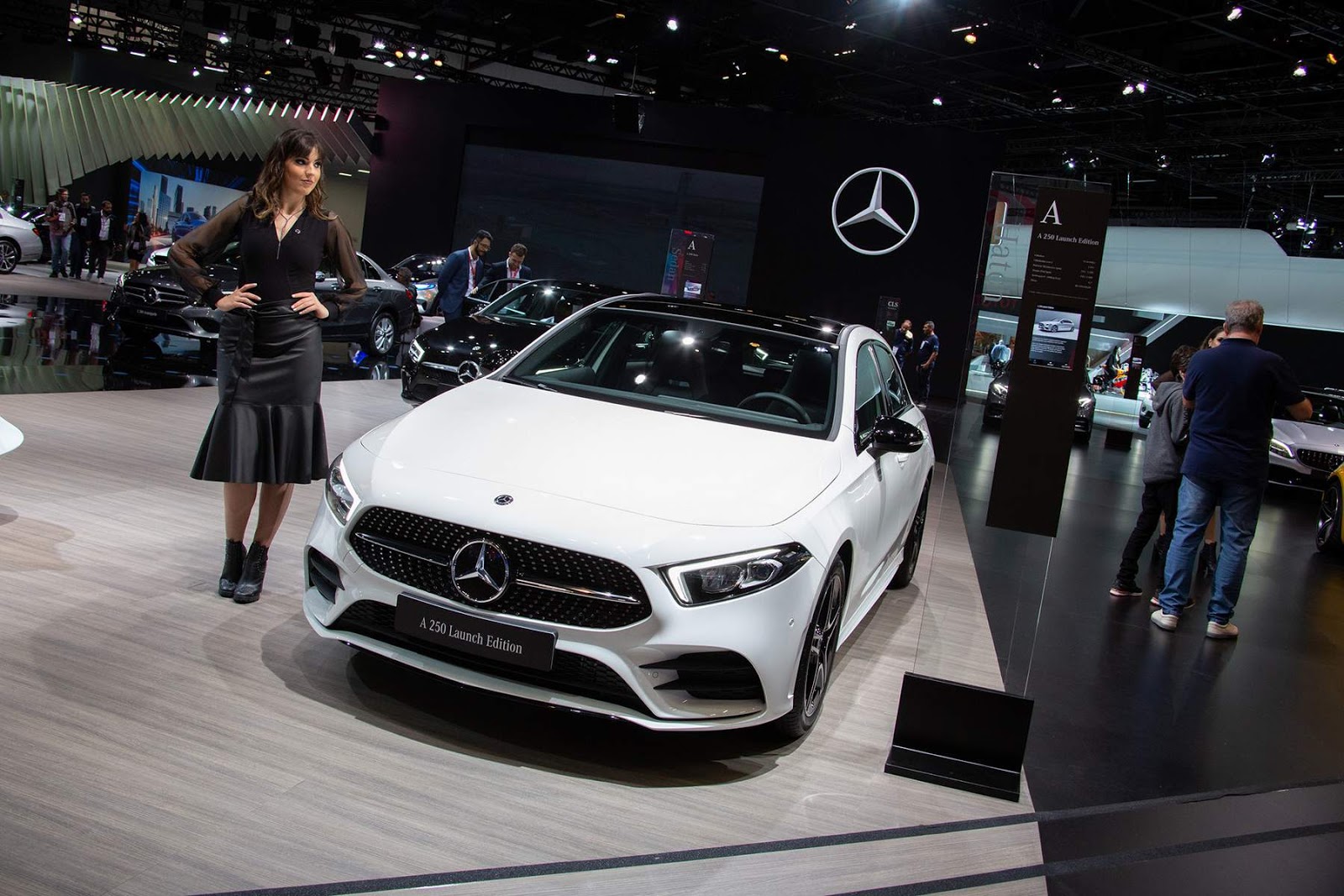 Novo Classe A chega ao Brasil para enfrentar o Golf TSI/GTI