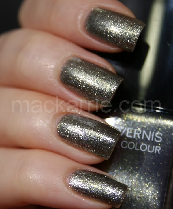MacKarrie Beauty Style Blog: Chanel Le Vernis Graphite