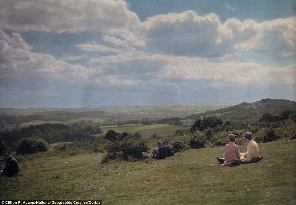 Stunning Color Vintage Photos of 1920s-30s Britain at Work and Play ...