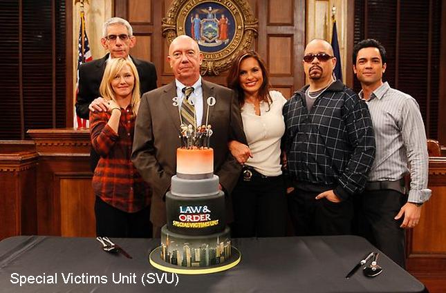 Law And Order Special Victims Unit Svu Festejo Del Episodio 300 De La
