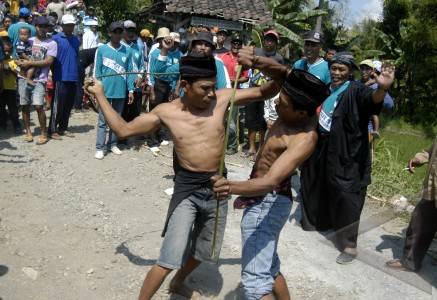 SemangArt: CONTOH-CONTOH TARI PRIMITIF DI INDONESIA