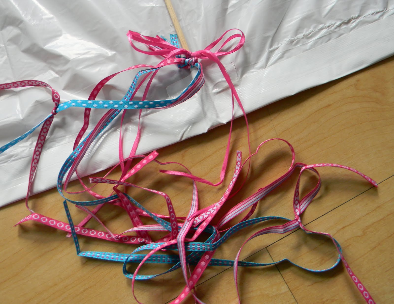 How to make a kite from a garbage bag {Tutorial}