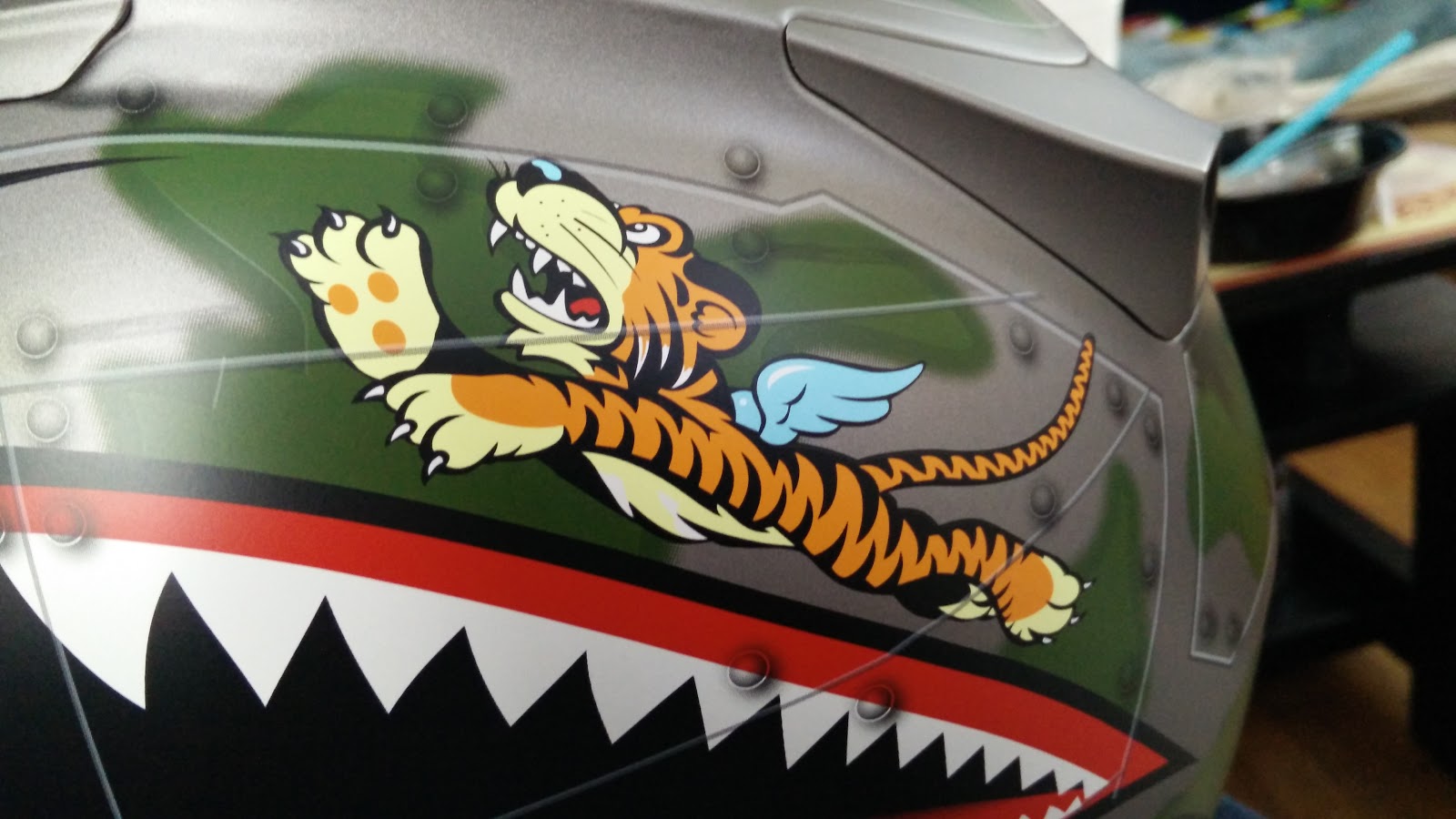 East-West Brothers Garage: Product Review: Bell Vortex Flying Tigers Helmet