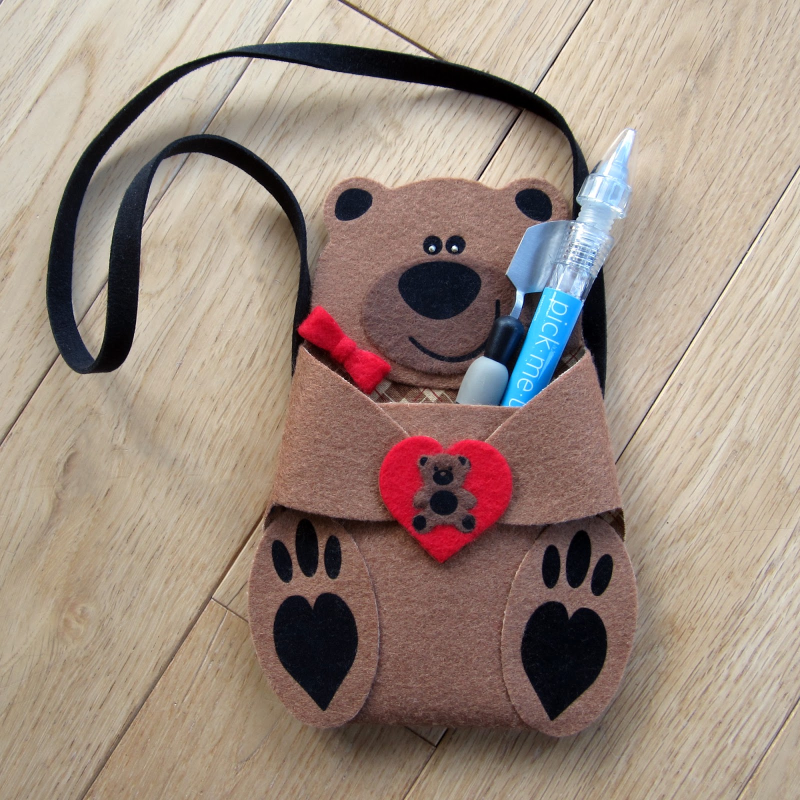 Silhouette UK: Valentine Bear Felt Bags with Detailed Cuts