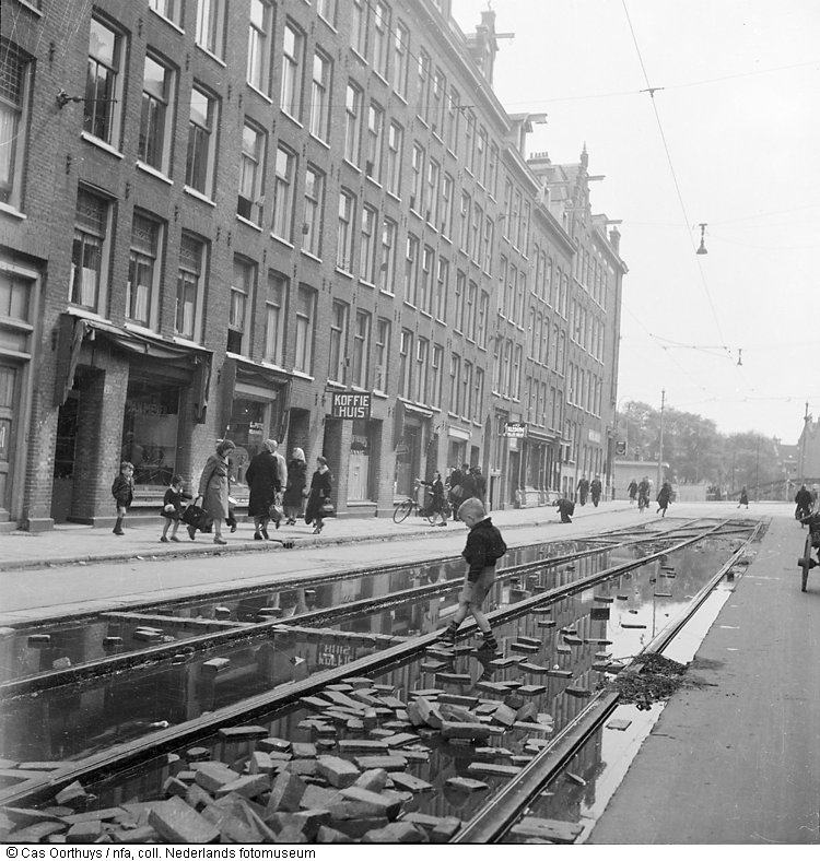 World 1900 - 1950: Dutch famine of 1944-1945 ( known as the Hongerwinter)