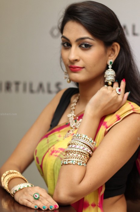 Dazzling Bangles from Kirtilals - Jewellery Designs