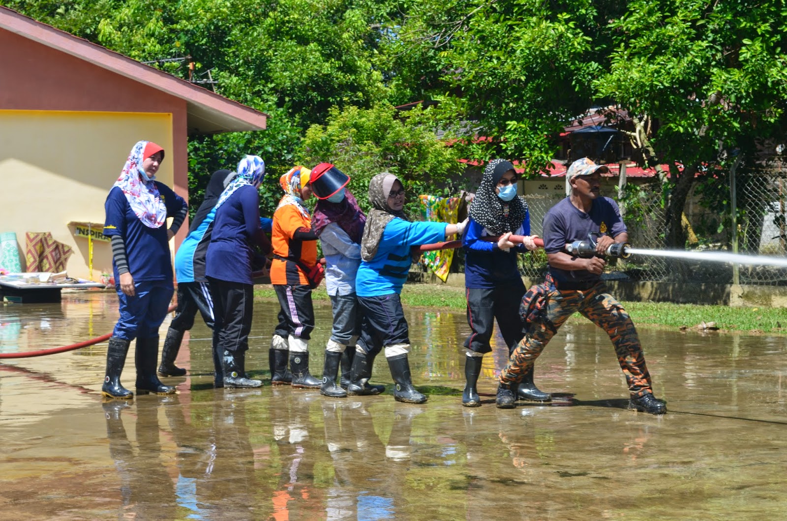 SMK KG JAMBU: Program Sukarelawan Pasca Banjir di SK Lambor Kanan
