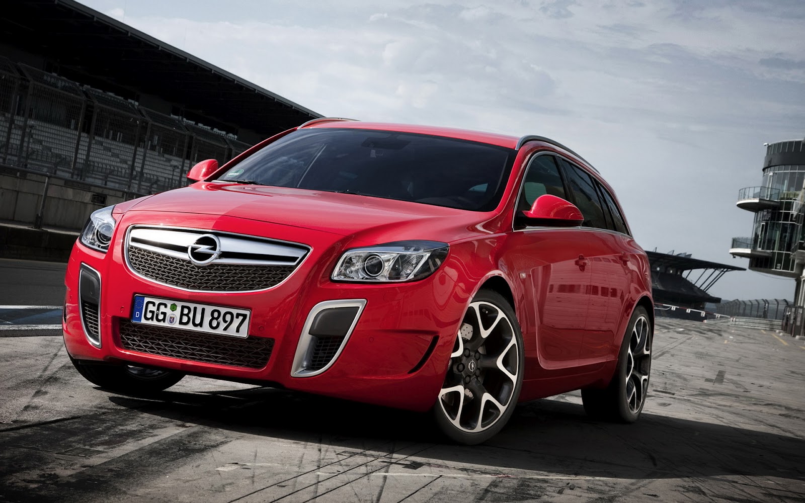Wallpapers of beautiful cars: Opel Insignia Tourer