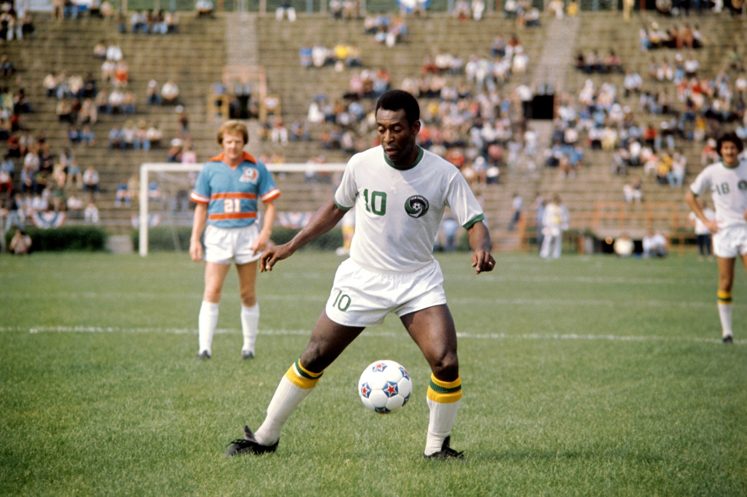 Throwback Thursdays: Pele Comes to America | FOOTY FAIR