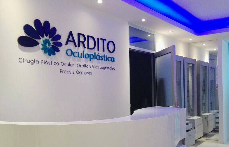 Uso de Mini Monoka en obstrucción del punto y del canalículo lagrimal