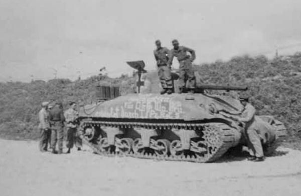 Historia y tecnología militar: Fotos de un Sherman capturado en Túnez