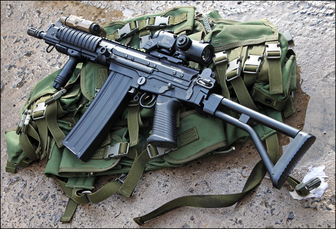 WARFARE Blog: FN HERSTAL FAL - "FUSIL AUTOMATIQUE LÉGER". O velho guerreiro