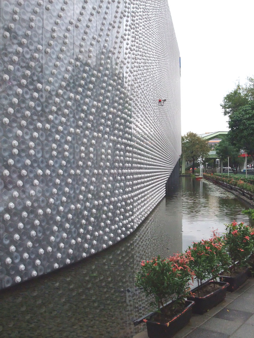 ArquitectObra: EcoARK - Edificio en Taiwán con botellas plásticas