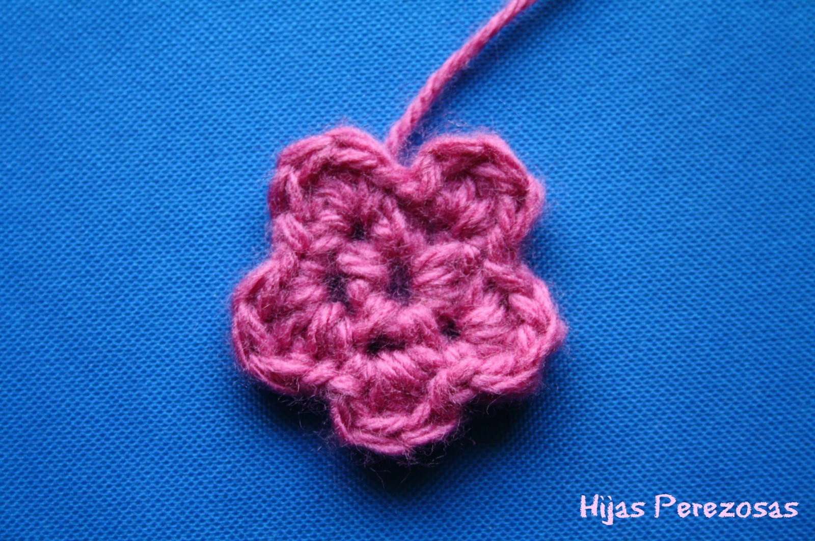 El taller de Hijas Perezosas: Flor sencilla de ganchillo