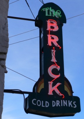 Custom Neon Signs: Custom Neon Signs: Vertical or Horizontal?