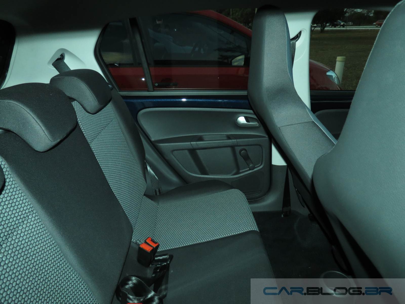 Volkswagen up! move Azul Night: fotos e especificações