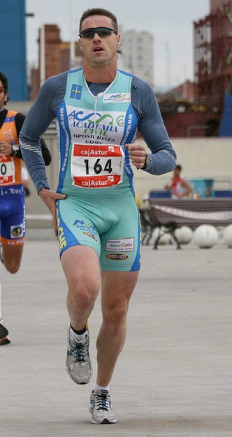 Gear Bulges: Triathlete Team Fills Out Skinsuits