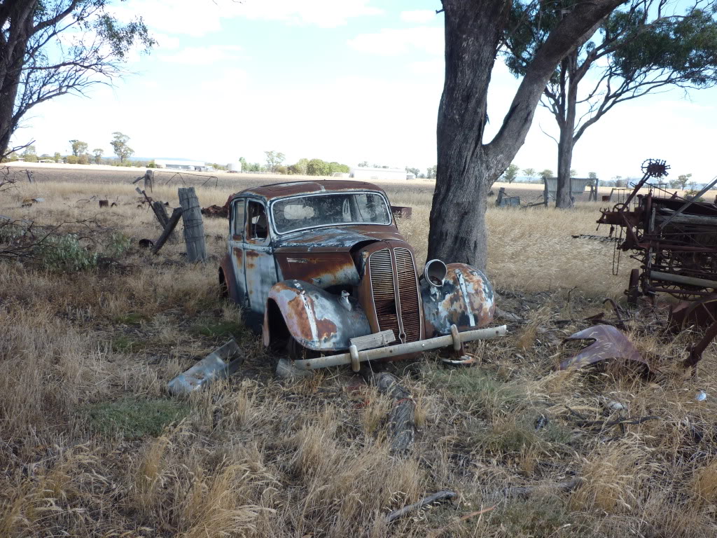 My 1928 Chevrolet: Rusty Relics (Latest Installment of over 150 photos)