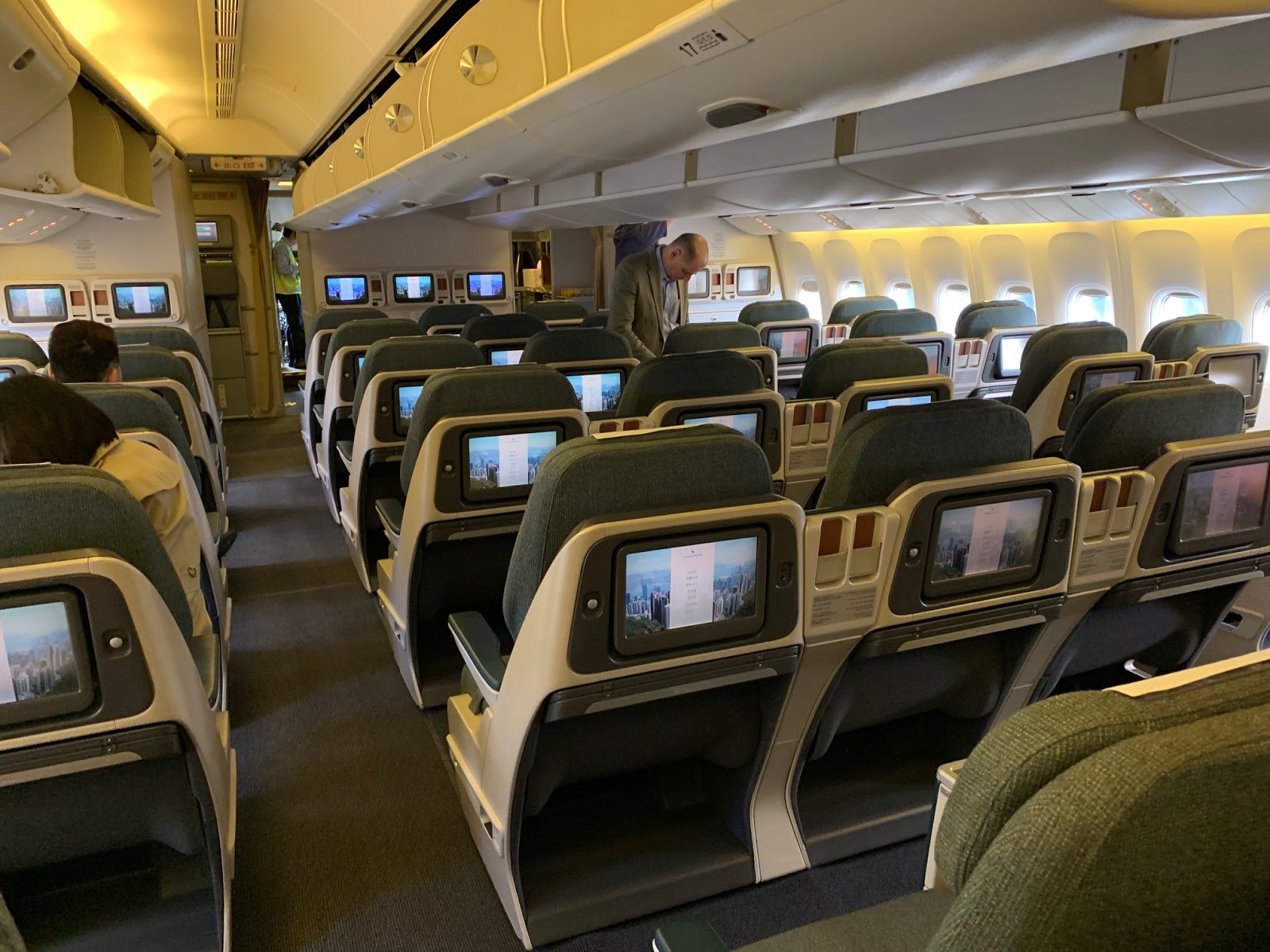 Review: Cathay Pacific B777 Business Class, Manila- Hong Kong