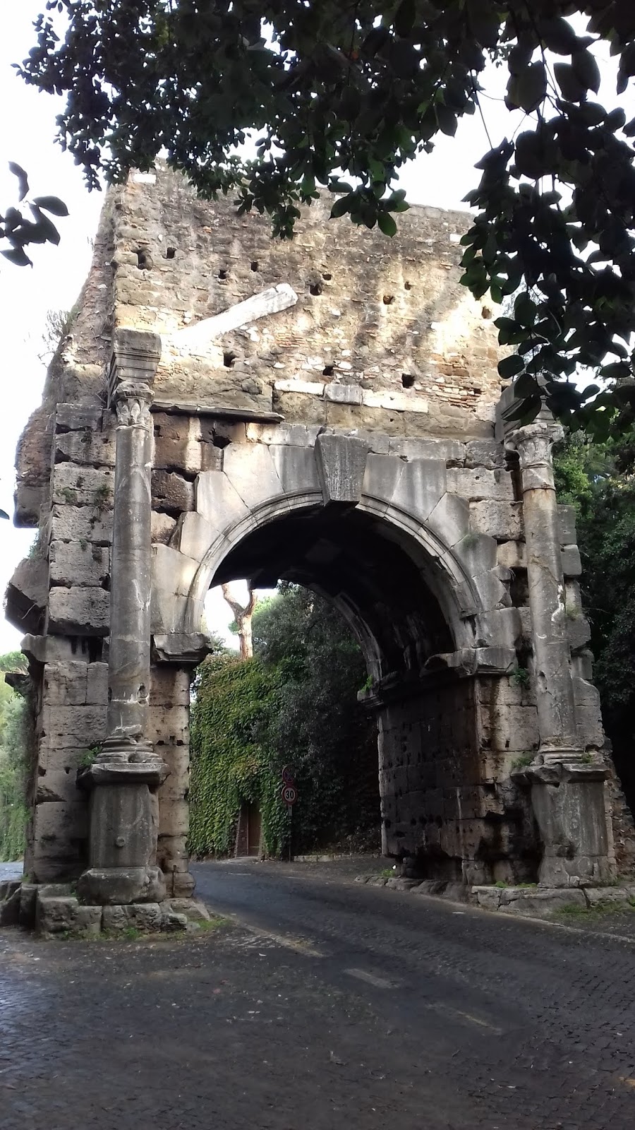 Via Appia Antica - da Porta Capena (Roma) a Cisterna di Latina: Porta ...