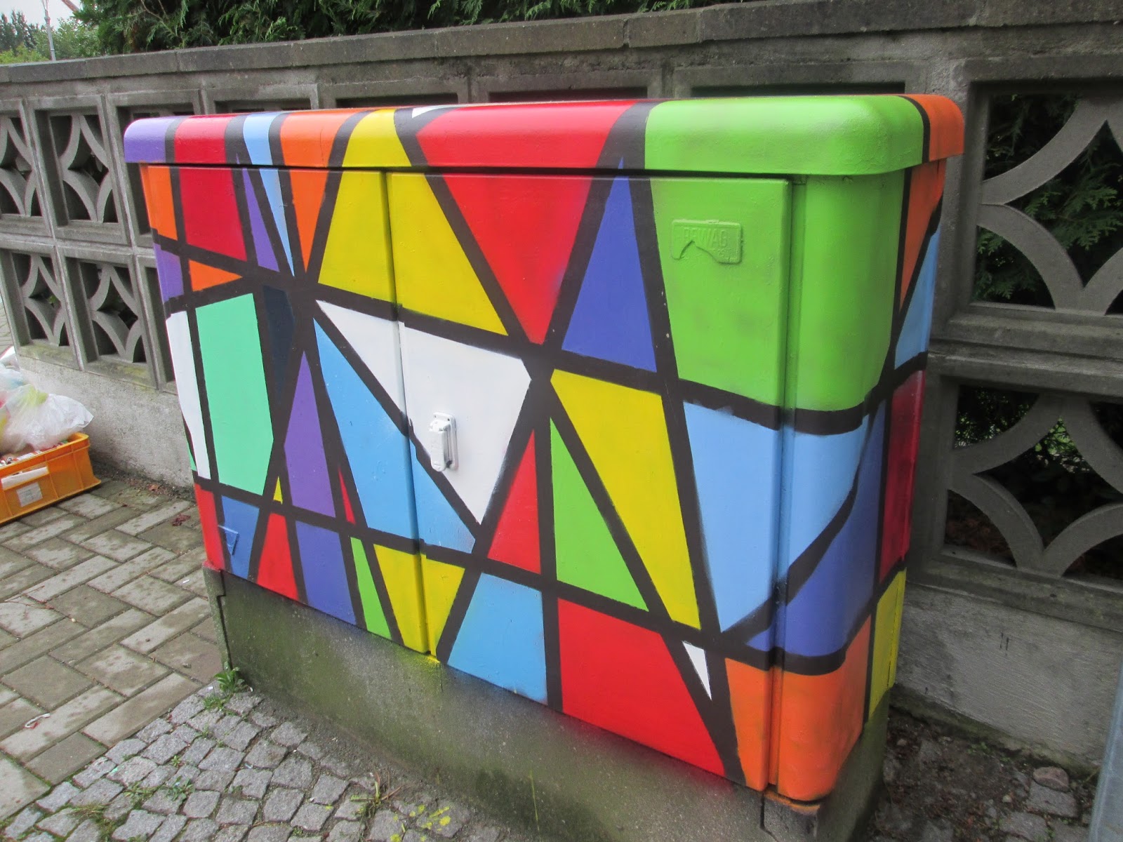 Stromkasten-Styling: Letzter Sprühtag in der Peter-Witte-Grundschule