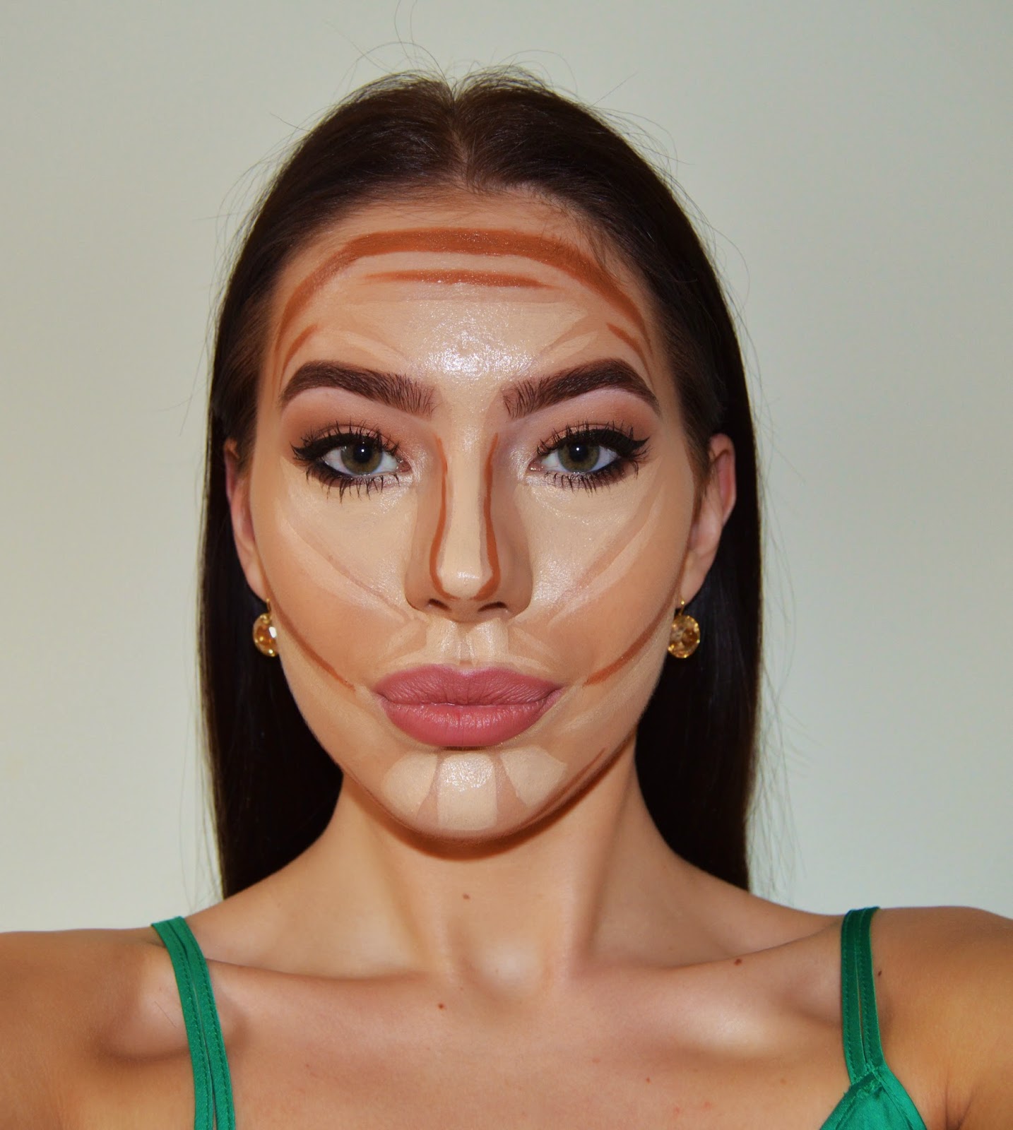 How I Contour And Highlight | LAURA BADURA