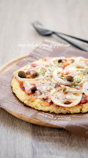 dailydelicious: Rice Pizza: Super quick, and easy pizza