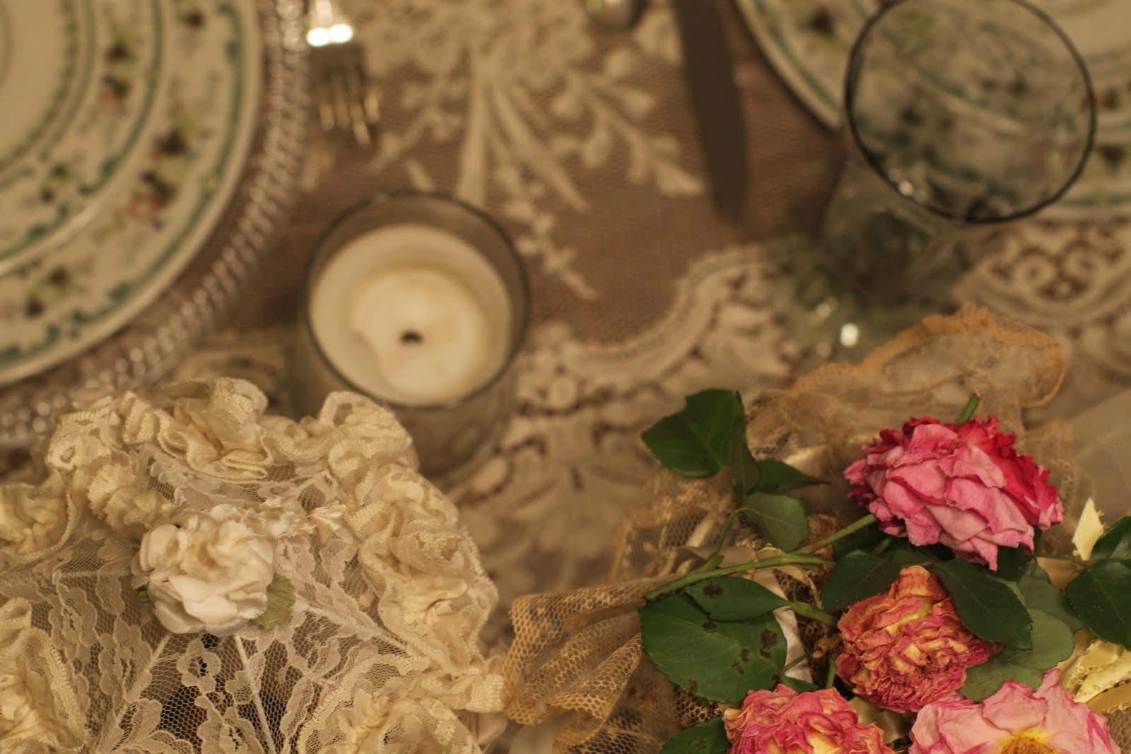 hidden art of homemaking: Setting a Pretty Table