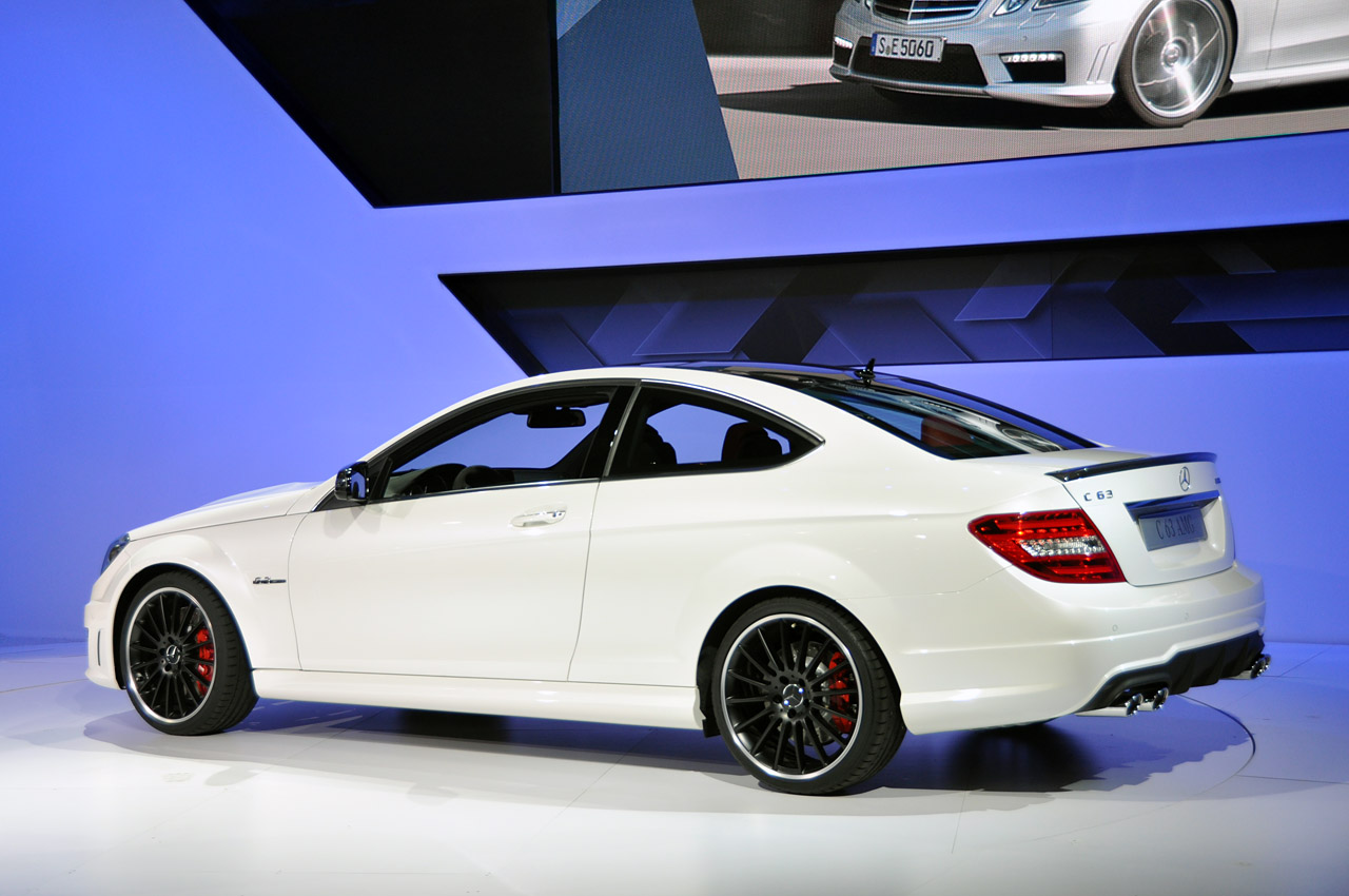 OTOMOTIF MOBIL-MOTOR-PESAWAT-KAPAL: Mercy C63 AMG Coupe