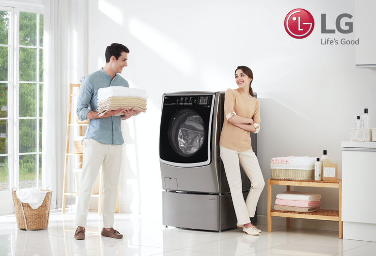The Bandwagon Chic: LG Celebrates the Modern Family
