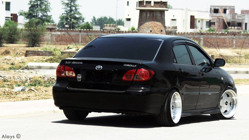 World Modified Cars: BLACK SLAMMED COROLLA