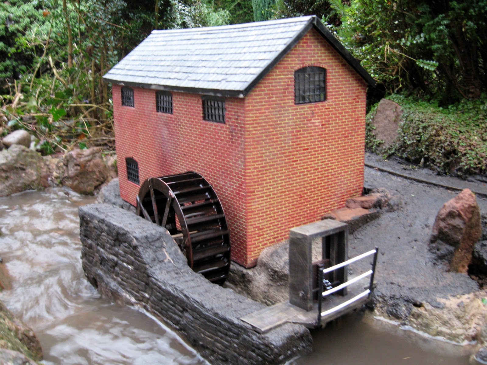 Peckforton Light Railway: How I made a sluice gate for the mill stream