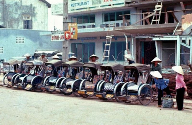 60 Fascinating Color Photographs That Capture Street Scenes of Saigon ...