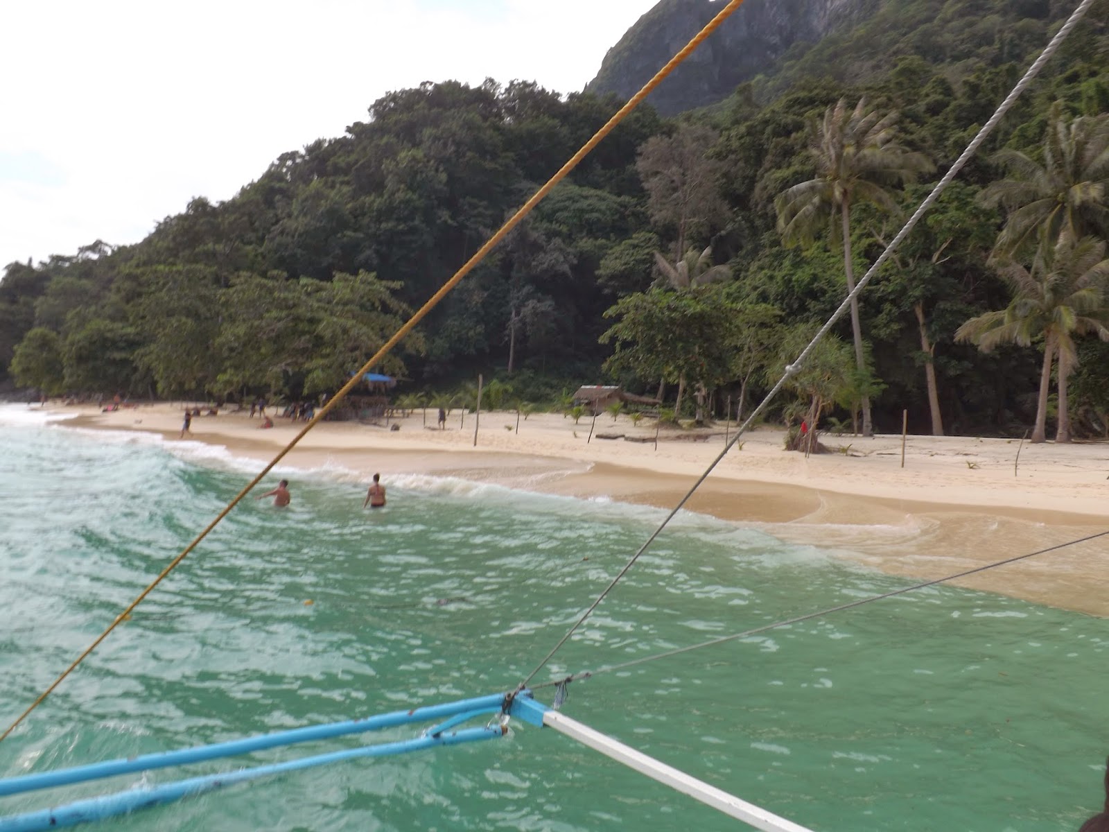EL NIDO: A DAY AT THE 7 COMMANDOS BEACH - Touristang Pobre