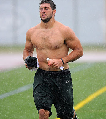 Maybe it's just me...: Tim Tebow's Teammates Tease him for Running ...