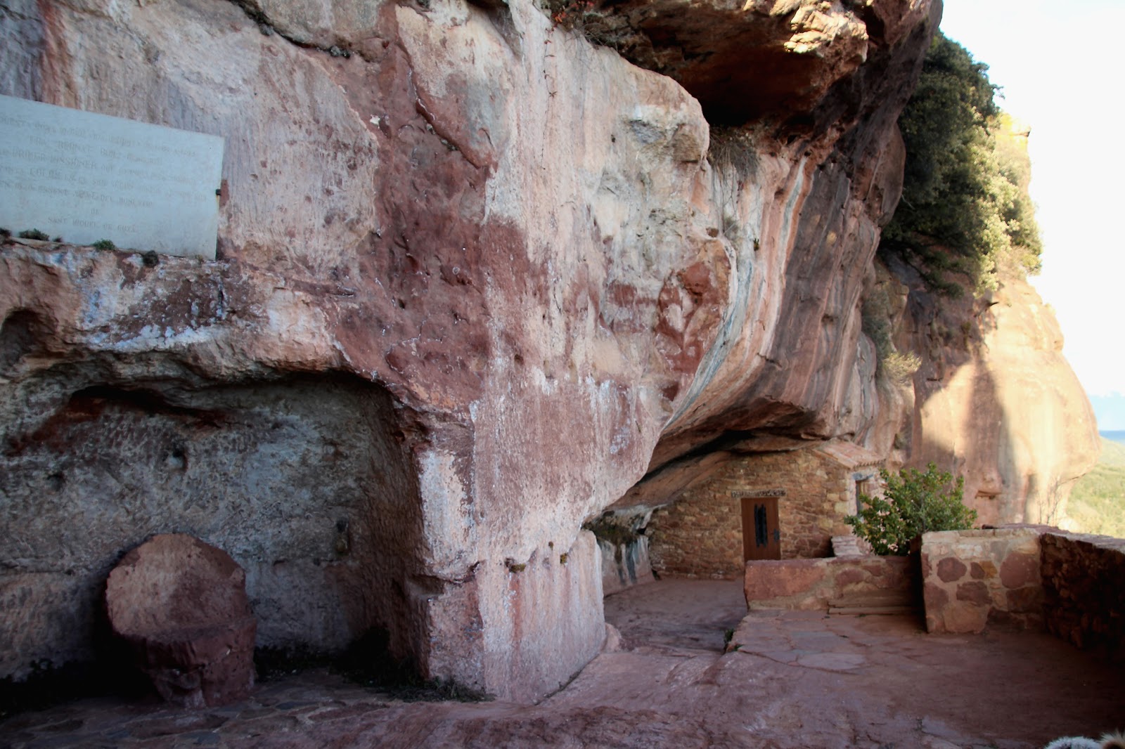 Ruta por Prades, Ermita L'Abellera y Roca Foradada - Rutas Mar & Mon