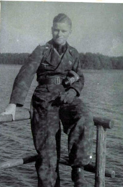 NAZI JERMAN: Foto Seragam di Luar Regulasi (Langka dan Tidak Biasa)