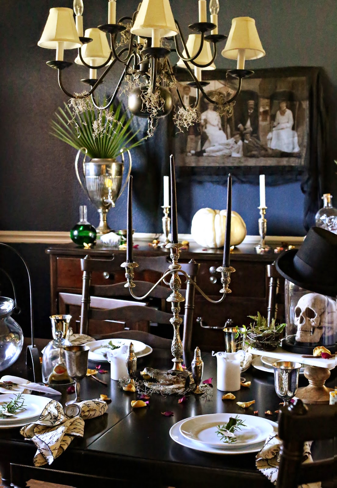Circa: A Vintage Life: Holiday Decorating: Halloween