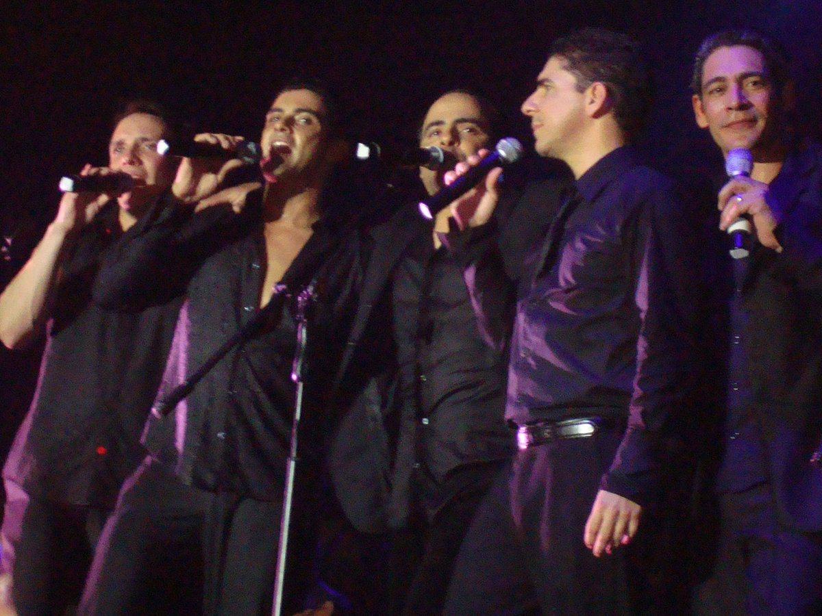 NOTICIAS Y EFEMERIDES MUSICALES Y DEL CINE: GRUPO MENUDO, UN 20 DE ...