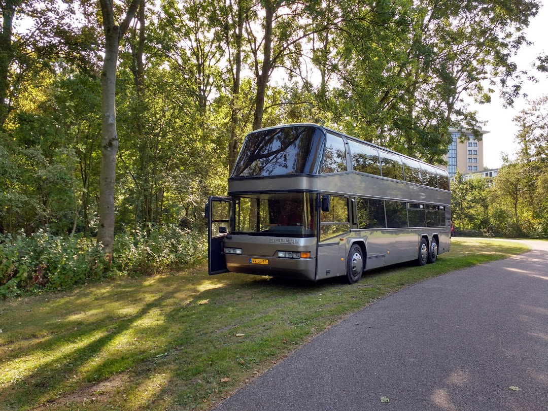 b y l l o t p o s t: Neoplan bus convertito in camper