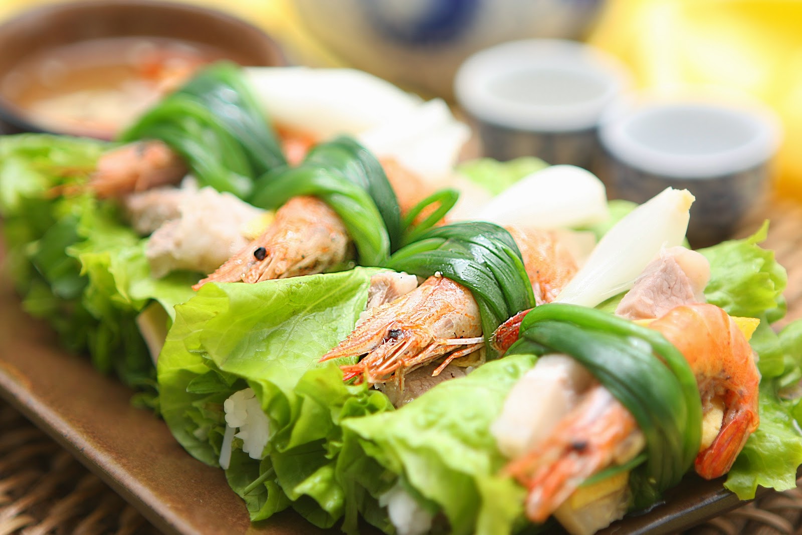 Chế Biến Nhanh Mà Ngon Với Bún Cuốn Tôm Thịt