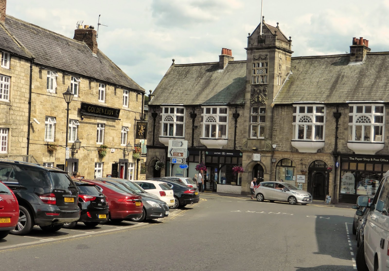 Day Tripping to Corbridge | New Girl in Toon