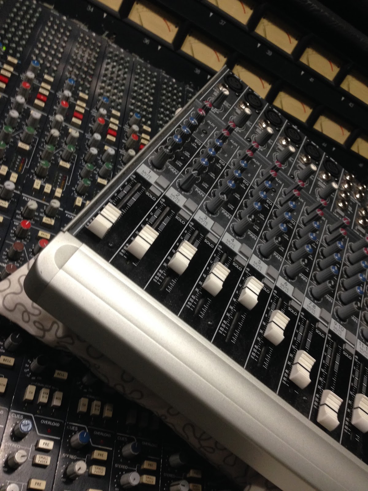 Infrequent Sound [sex.tex] technology: Mackie 1402-VLZ3 Premium 14 ...